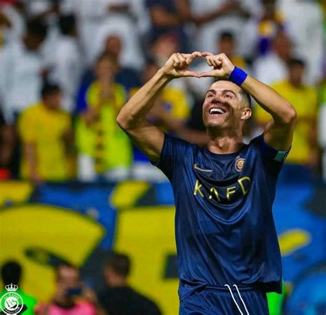 Cristiano Ronaldo Love Sign Calcio