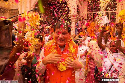 인도 화려한 홀리 축제의 향연