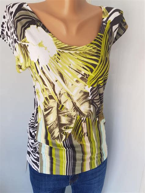 Цікава футболка з принтом — ціна 430 грн у каталозі Футболки Купити жіночі речі за доступною