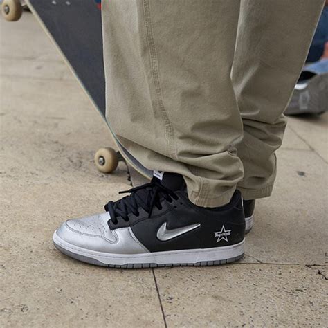 Supreme X Nike Dunk Sb Low Qs Metallic Silver