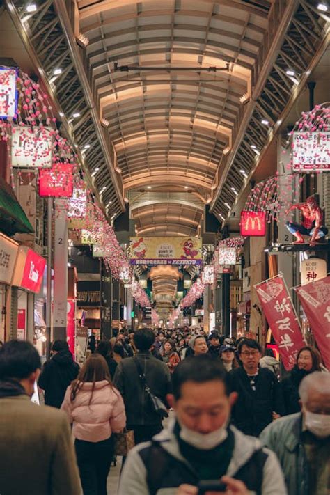 실내 거리 사진 건축 관광 교토 군중 낮 네온 불빛 다채로운 표지판 도시 경관 도시 군중 도시 생활 도시 탐사 도시의 삶 도쿄 문화 다양성
