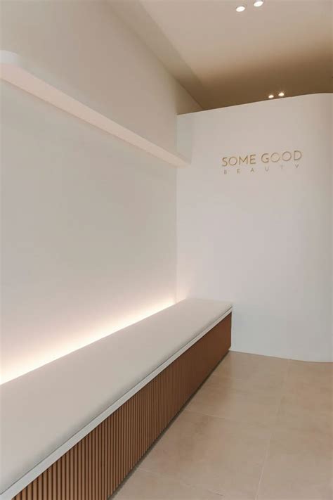 화이트and우드톤 깔끔하고 모던한 10평 피부관리샵 인테리어 인테리어 사무실 인테리어 디자인 클리닉 디자인