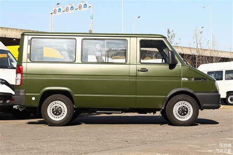 依维柯得意短轴低顶版实拍，7座，1 3 3布局，搭载2 5t柴油动力 车家号 发现车生活 汽车之家