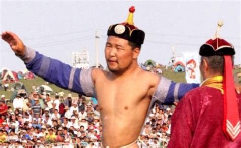 МУ ын арслан Р Пүрэвдагвын шинэ цолны найр болж байна