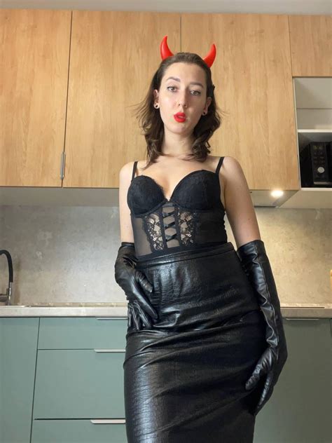 Wearing Leather Make Me Horny R ShinyPorn