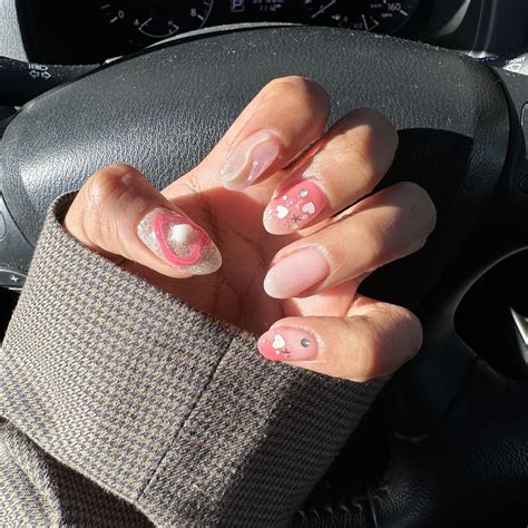R Nails