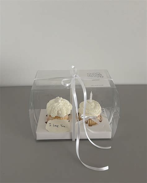 바우케이크하우스 청주케이크 👩🏻‍🍳🧁🤍 귀여운 컵케이크 작고 소중해서 더 귀엽답니다 🧚🏻 크림치즈크림이 아닌 전체 생크림으로 우유생크림화이트 컬러