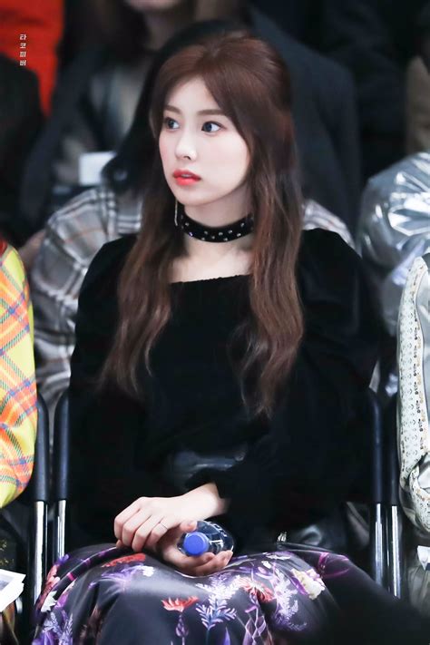 Hyewon Eyes Scrolller