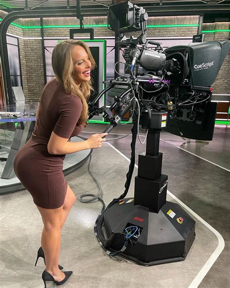 Shiri Spear R Curvynewswomen