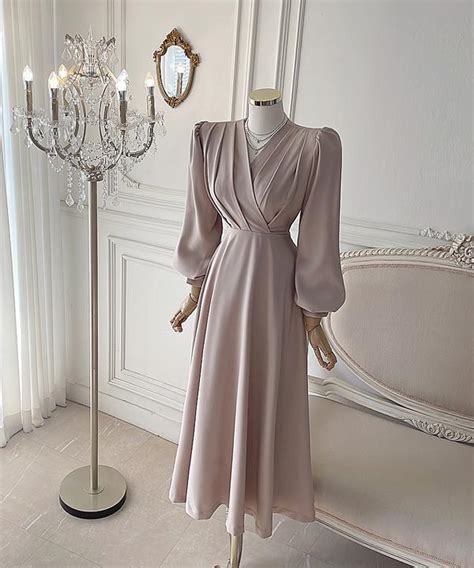 우아르 미카엘 플레어 롱 원피스 결혼식 하객룩 행사룩 데이트룩 파티룩 브라이덜샤워 돌잔치원피스 셀프웨딩 웨딩촬영 가을하객룩 가을원피스 2부드레스 상견례룩 플레어원피스