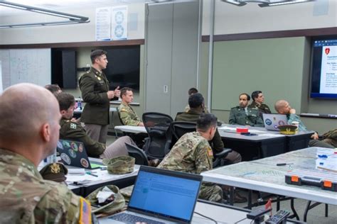 Practicum Prepares Students For Division Assignments In Large Scale Combat Operations Article