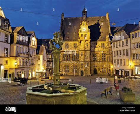 Marburg Deutschland Historisches Rathaus Fotos Und Bildmaterial In