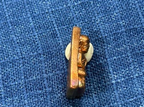 หลังเตารีดเล็ก เนื้อทองเเดง หลวงปู่ทวด วัดช้างให้ มหาพิธีพุทธาภิเษก ณ