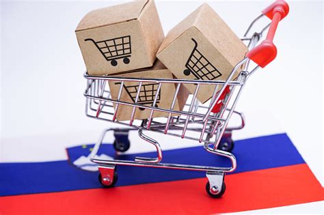 쇼핑 카트 로고와 슬로베니아 플래그 상자 수입 수출 쇼핑 온라인 또는 전자 상거래 금융 배달 서비스 상점 제품 배송 무역 공급 업체 개념 경제에 대한 스톡 사진 및 기타