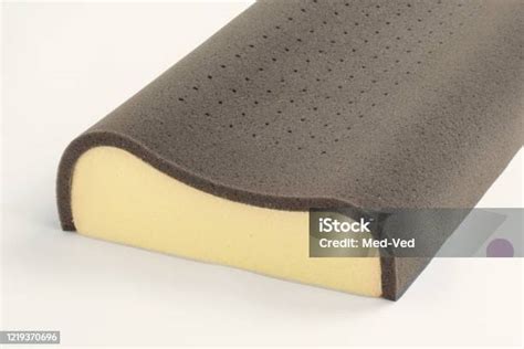 메모리 효과정형 외과 베개 의료 베개 거품 고무 컴포트 메모리 베개는 흰색 배경에 고립 된 어깨 아래 오목 머리 아래 수면 지원 3차원 형태에 대한 스톡 사진 및 기타