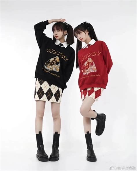 绘画参考 敲敲敲可爱的双人动态参考 画画绘画设计美学绘画素材速写人物 花瓣网 绘画参考 敲敲敲可爱的双人动态参考 画画绘画设计美学绘画素材速写人物 花瓣网