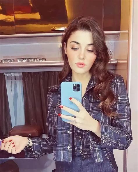 Hande Ercel Selfie Rhandeercelx