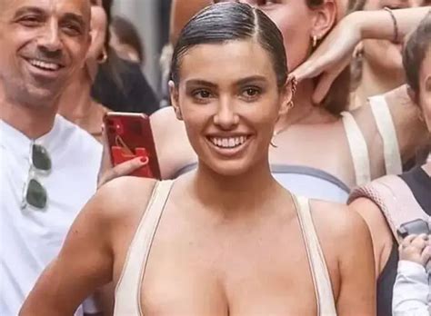 What Is Bianca Censori Net Worth Bianca Censori Is A Popular