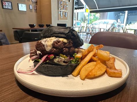 Wagyu Beef Burger American Taproom Telok Ayer Singapore
