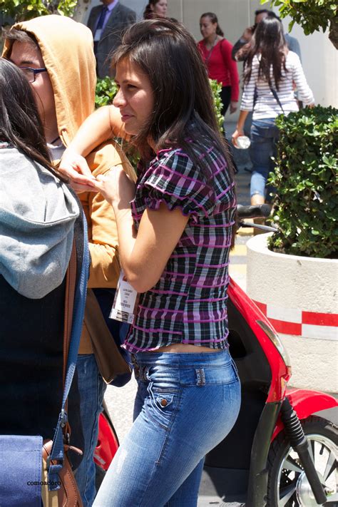 Chicas Culonas En Jeans Ajustados Mujeres Bellas En La Calle
