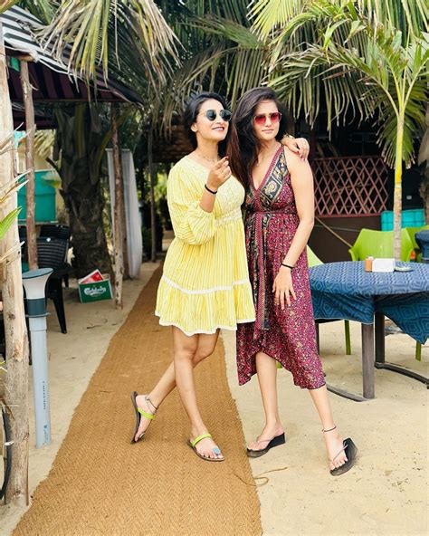 Bigg Boss Bhanu And Sri Satya Enjoys At Goa Beach గోవాలో బిగ్ బాస్