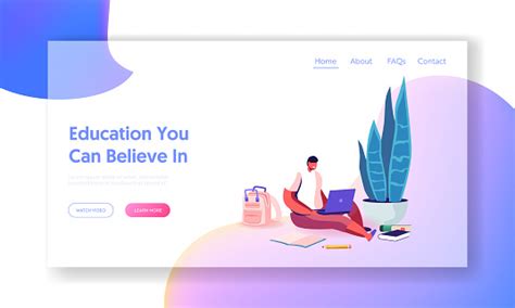 먼 학교 방문 페이지 템플릿입니다 온라인 웨비나보고 노트북과 바닥에 앉아 작은 남학생 가정 홈 스쿨링에서 국내 교육에 어린이