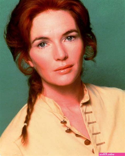 Fionnula Flanagan Nude Sexy Photos