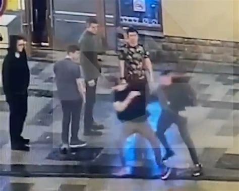 【衝撃映像】ボクシング王者、路上で5人の若者に喧嘩を売られ、4人に重傷を負わせてしまう… ポッカキットポッカキット