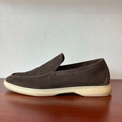 신발을 수선하는 남자 [ Loropiana] 로로피아나 썸머워크 밑창보강 작업입니다 사용된