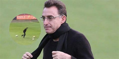 Es el mejor dirigente del fútbol ecuatoriano pero así le fue a Michel Deller cuando pateó un penal