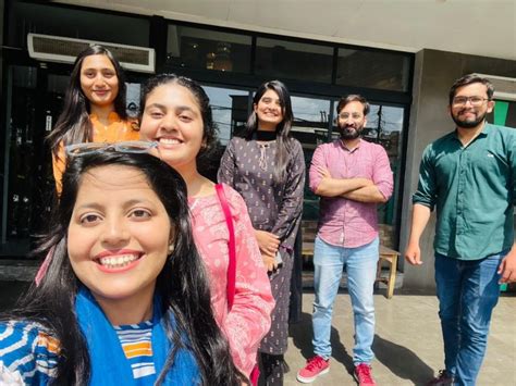 Hassaan Malik On Linkedin Happy Faces Following A Lunch With The Team This Bunch Always Has