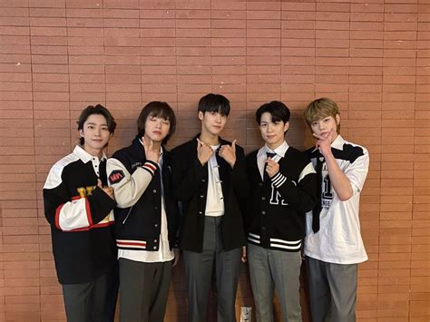 Pin By On Nfy Bae Idol Stars