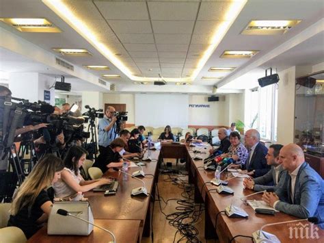 Шефът на КЕВР съобщи Средното увеличение на цената на тока за битовите потребителите е 2 90