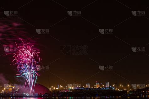 新年前夕放焰火玛丽皇后号无人玛丽王后号邮轮长时间曝光远洋班轮图像水平画幅长滩