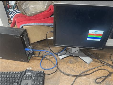 Trying To Hook A Optiplex3040 To A An Old Dell Moniter But Cant Get Pass The Auto Detect Feature