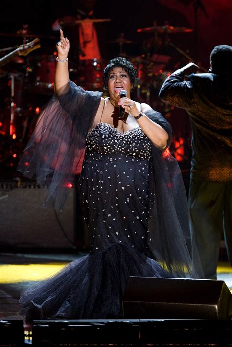 Aretha Franklin Hired Three Makeup Artists Work On Her Face For An Event