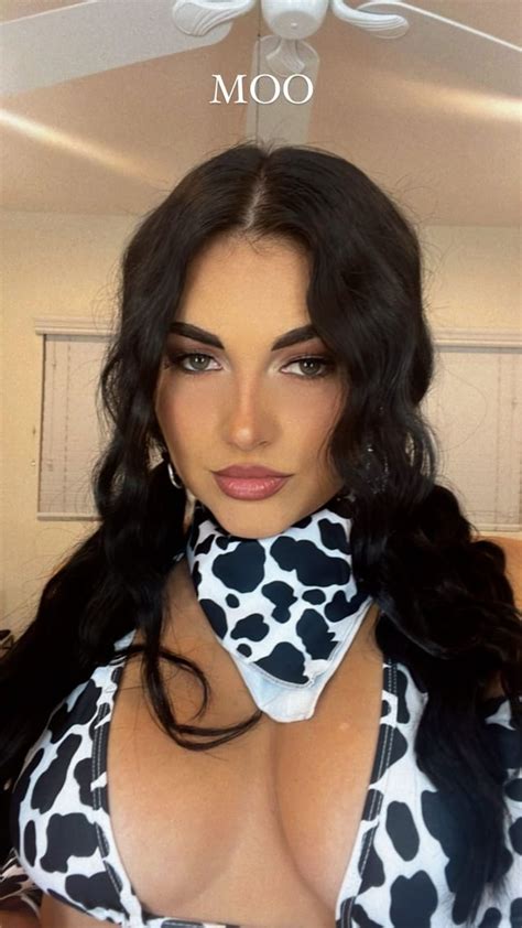 She Loves Showing Off Her Tits Rkatrinastuart