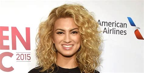 Tori Kelly Height Weight Measurements Age Biography