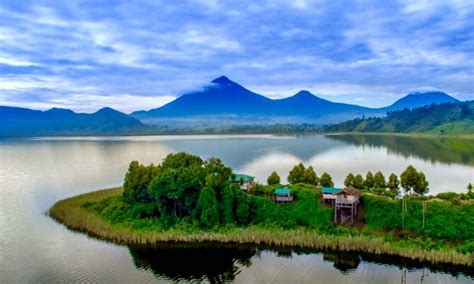 What To Expect In A Uganda Lake Safari