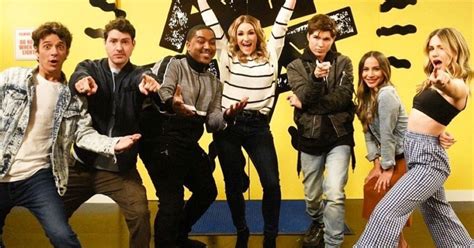 Nickelodeons Hit Series Zoey 101 Returns To Screens In The Upcoming