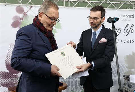 Светозар Јаневски доби орден „Витез на редот на ѕвездата на Италија“ Вечер 1963 Vecer Mk