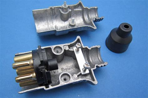 Towing Equipment > Plugs/Sockets & Leads - 12N Metallstecker - Auto ...
