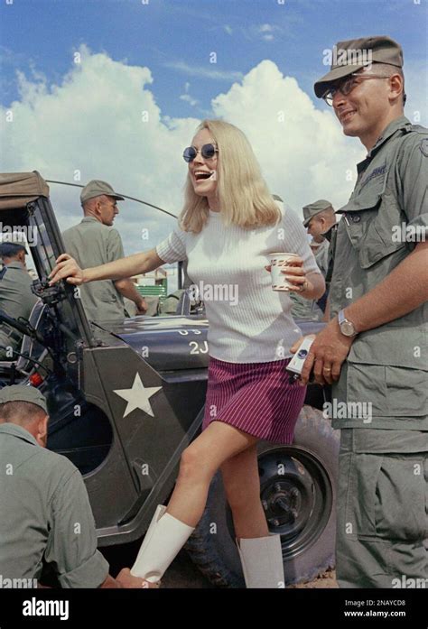 Chris Noel In South Vietnam Entertaining Soldiers In 1968 Ap Photo
