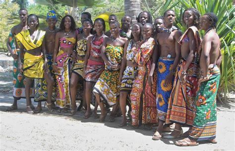 Kazi Yako Ni Jina Lako Vazi La Kanga Toka Miaka Ya1890s