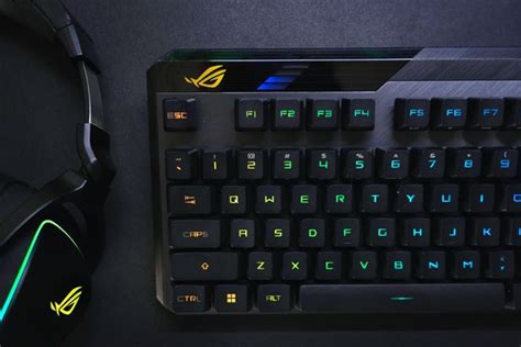 游戏键盘测评，rog龙骑士2 Pbt版机械键盘怎么样？rx光学红轴分体式键盘推荐 知乎