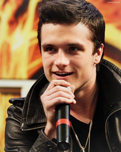 Entrevista De Josh Hutcherson Con El Programa De Radio The Rolua And Ryan