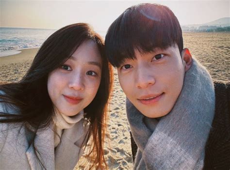 더쿠 졸업 위하준♥정려원 비하인드 사진 공개현실 커플 같은 케미