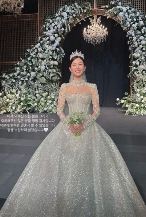 이승기·이다인 결혼 고가 드레스 3벌 불도장 등 코스요리 30만원선 중앙일보