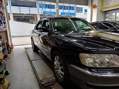 에쿠스 자동차 차 문이 잠겨서 안에서와 박에서 모두 열리지 않음 에쿠스 차 문이 안 열림 차 문 잠금장치 도어록 고장 수리자동차 문이 닫힌 상태에서 안쪽과 바깥쪽 모두