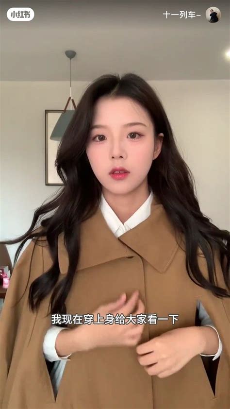 망토 여성에 있는 핀